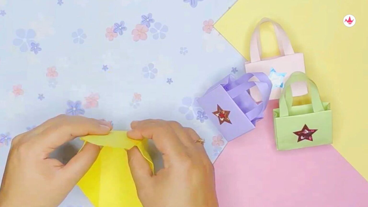 How To Make Paper Bag With Handles - Video Tutorial And Pictures ...