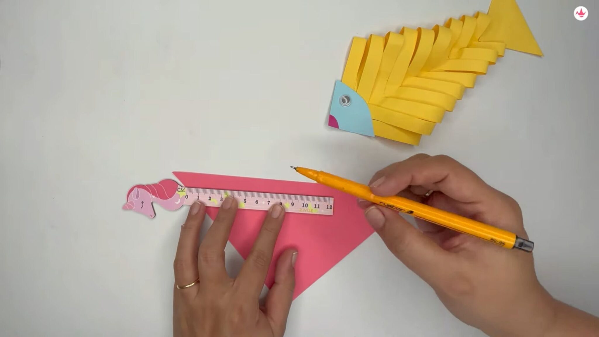 How To Make DIY Moving Paper Fish - fabbcraft