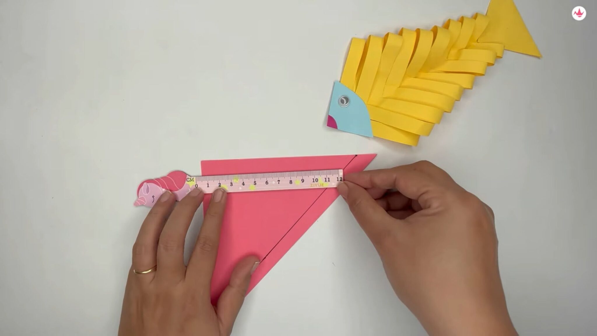 How To Make DIY Moving Paper Fish - fabbcraft